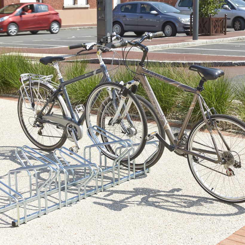 Dutch bicycle rack for 8 bikes on the ground - Mottez